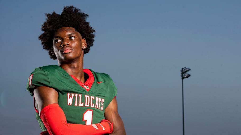 No. 1 college football WR recruit announces 4 official visits