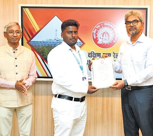 15 SCR staff receive 'Employee of the Month' safety awards in Andhra