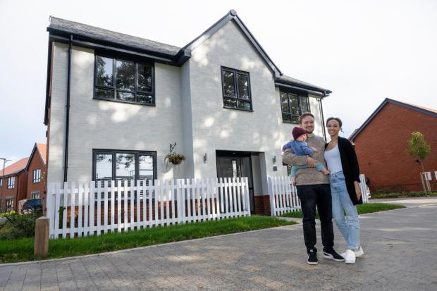 Couple relocate to Hampshire after selling home in just 24 hours