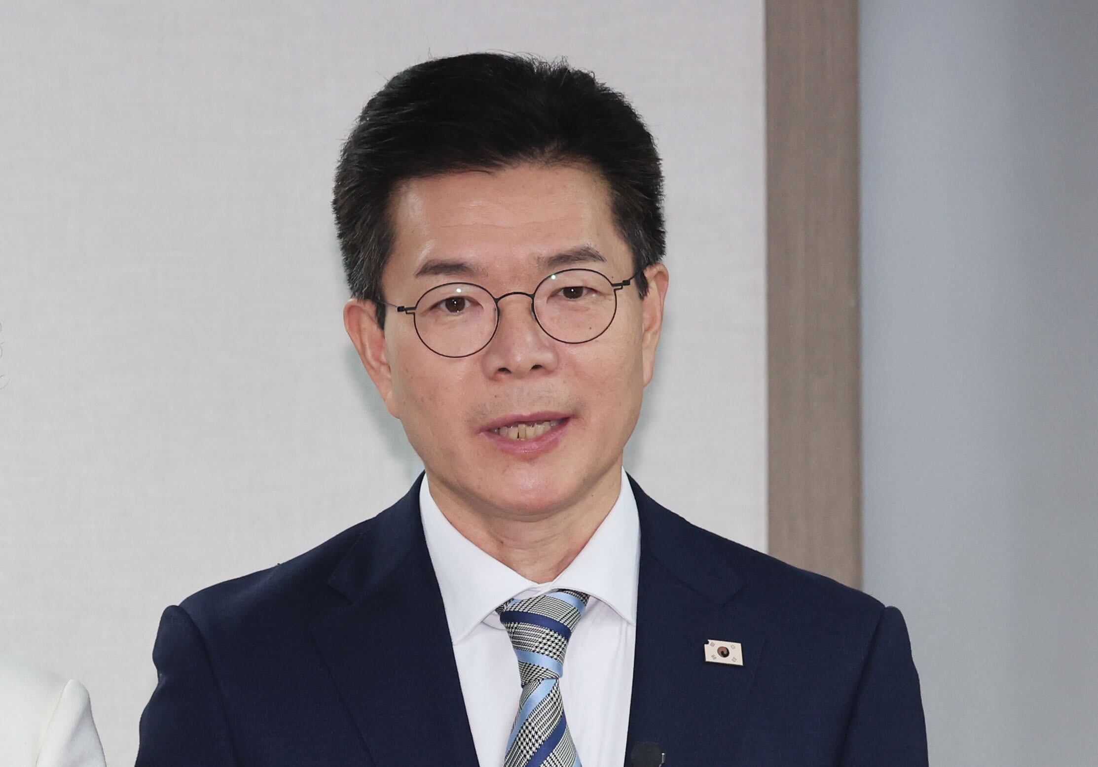 Chong Won-o resigns to run as Democratic Party's Seoul mayor candidate