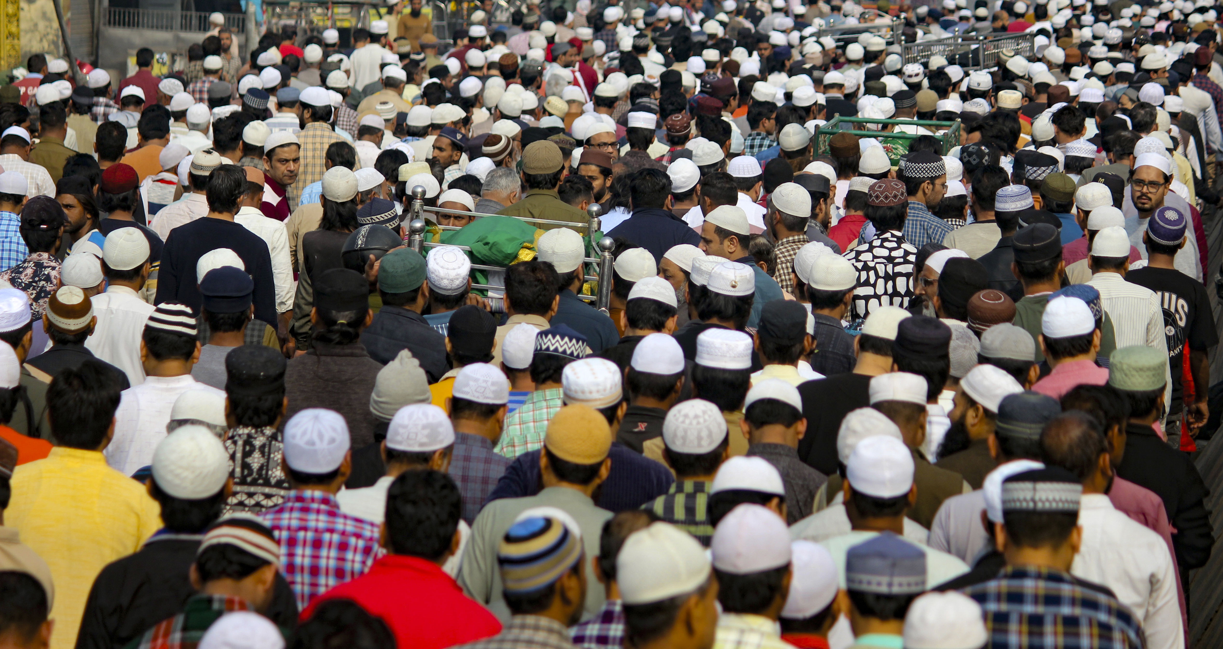 Twin infants, three kids among 6 killed in fire at Meerut cloth trader ...