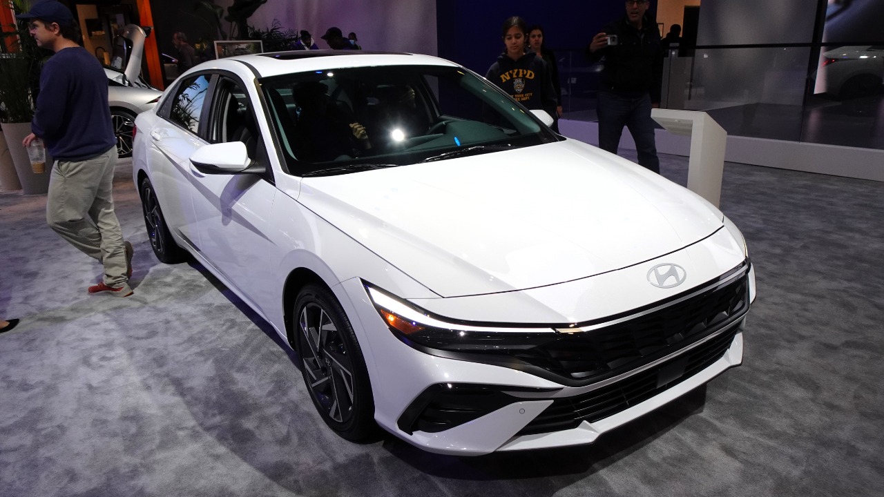 2026 Hyundai Elantra Hybrid tops US sedan MPG charts