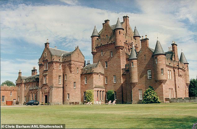 Alan Carr may get aristocratic title after shelling out £3.25M on ...