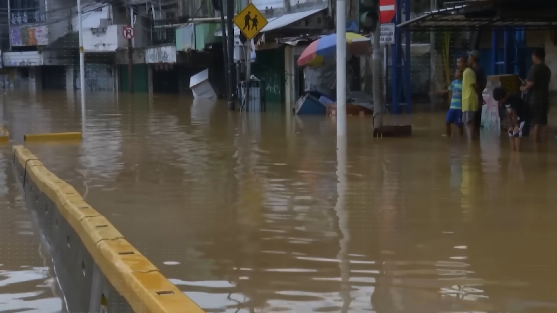 10 to 20 centimeters a year - a mega city is slipping into the sea