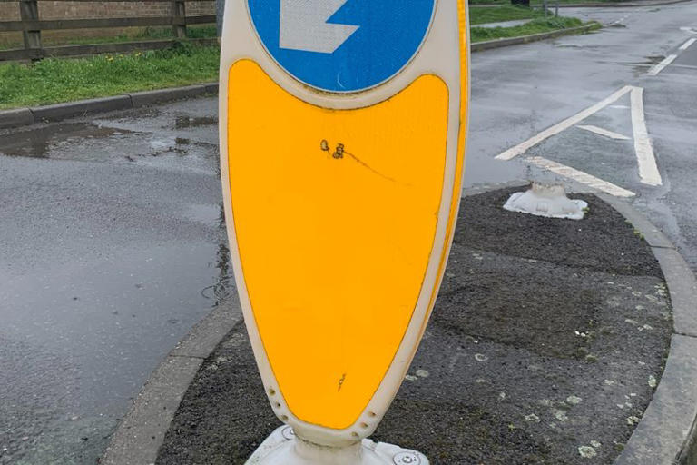 Drivers warned about Highway Code's 'blue arrow' road sign that's ...