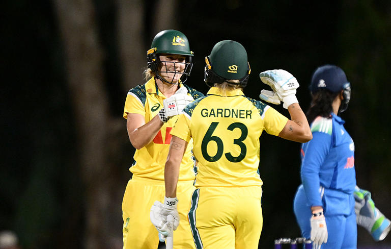 Aussies defy Perry, Garth setbacks to level series