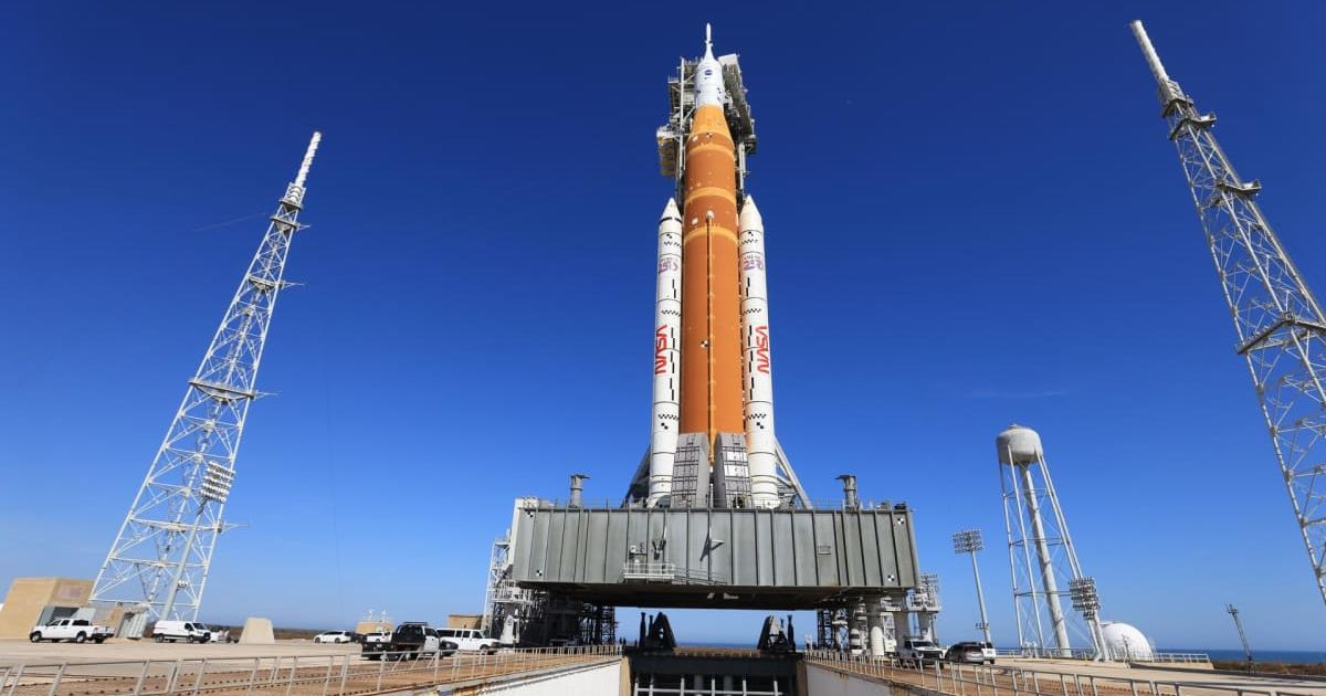 NASA postpones Artemis II SLS rocket rollback, citing bad weather