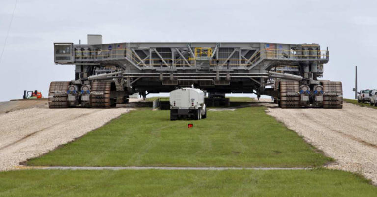 NASA postpones Artemis II SLS rocket rollback, citing bad weather