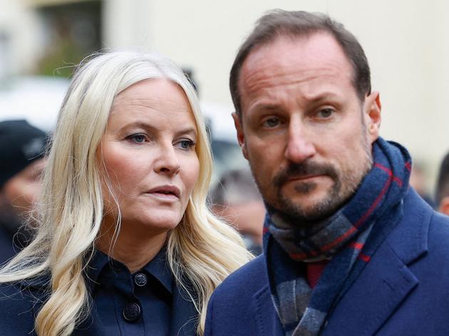 Haakon unter Druck: Bei NATO-Übung zu Mette-Marit bedrängt – seine ...
