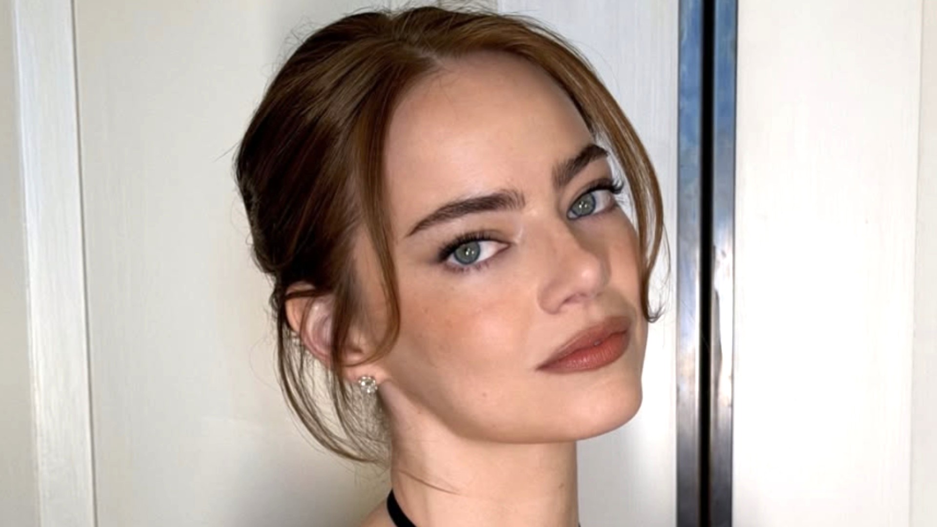 A sus 37 años, Emma Stone causa sensación con un look minimalista