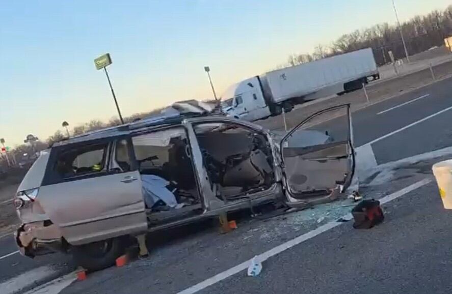 Driver killed in head-on, wrong-way interstate crash in Dickson