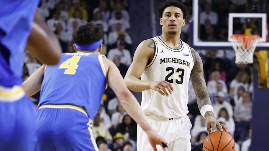 Michigan basketball forward making serious push for national player of ...