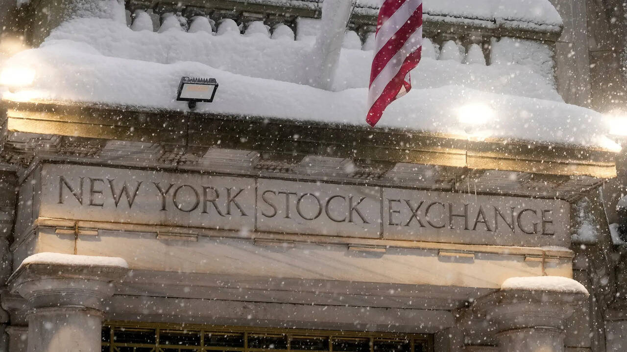US stock market stabilizes after recent AI-driven decline