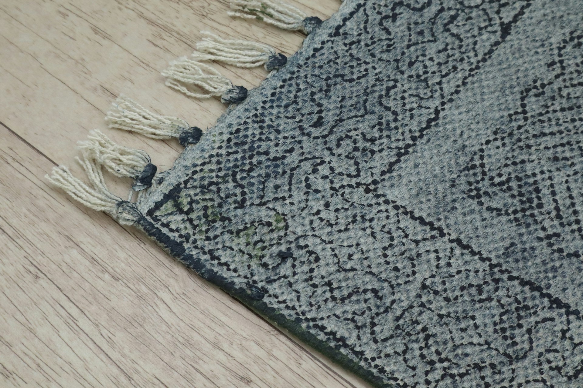 16 tips to flatten curled edges on area rugs