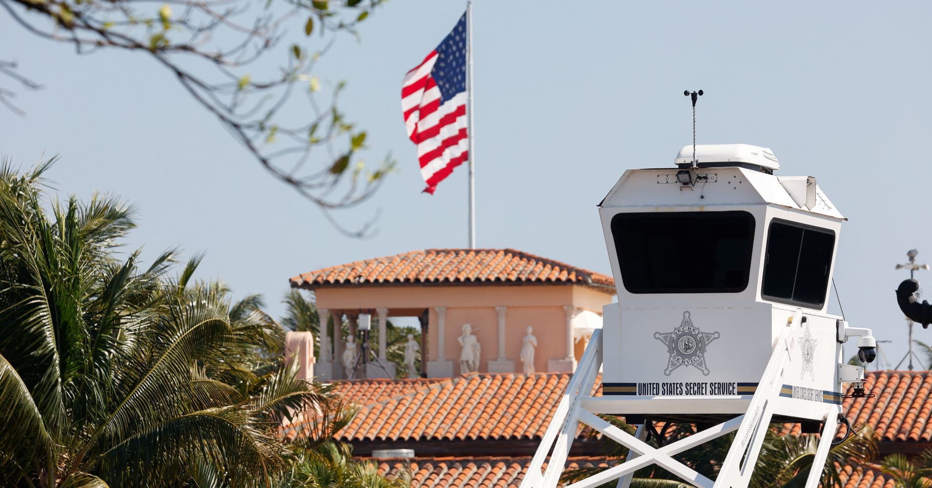 Armed man killed by authorities trying to enter Trump Mar-a-Lago club