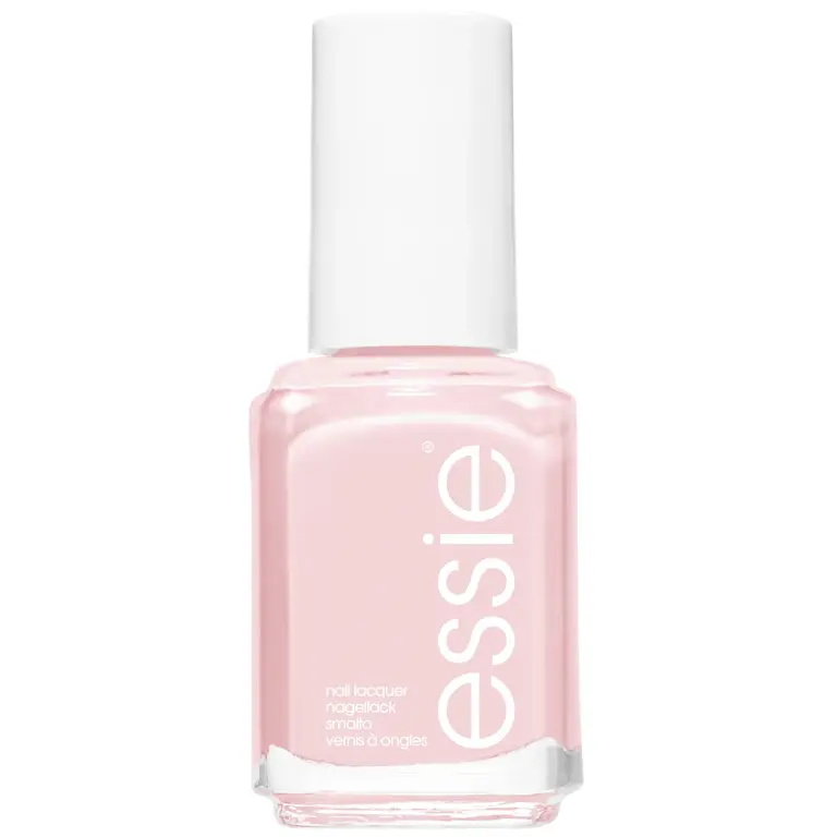 Victoria Beckham nails the timeless pedicure look with this one elegant ...