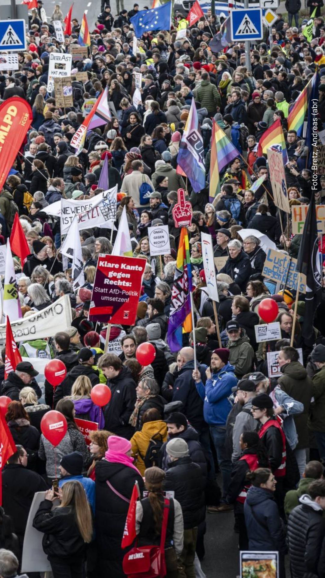 Tausende protestieren in Garath gegen Höcke-Auftritt