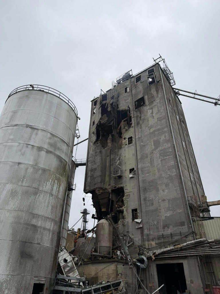 Dramatic photos show damage after 8-story grain tower explodes in North ...