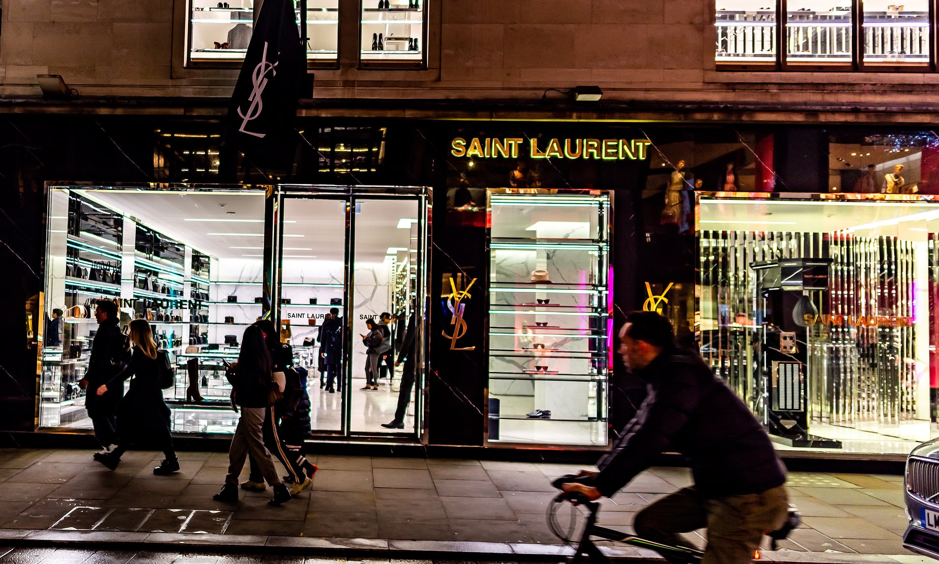 Gang stole £500,000 of designer goods from luxury shops in three-month ...