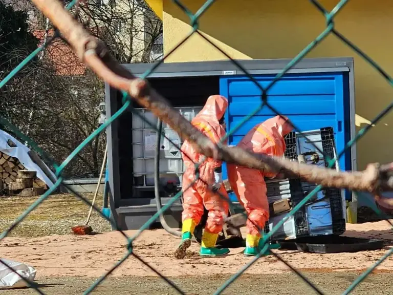 Chemieunfall in Leoben: 500 Liter ätzende Flüssigkeit ausgetreten