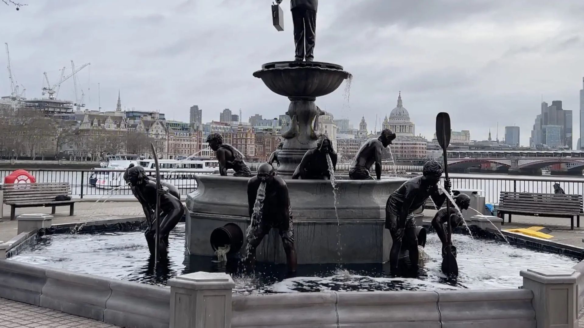 Why are these statues "vomiting" in the heart of London and going viral ...