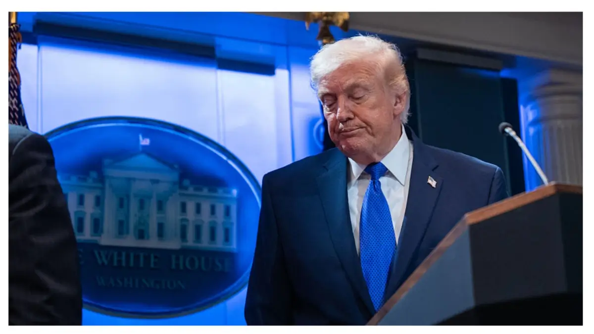 Trump tries to sound in control — then casually names the person ...