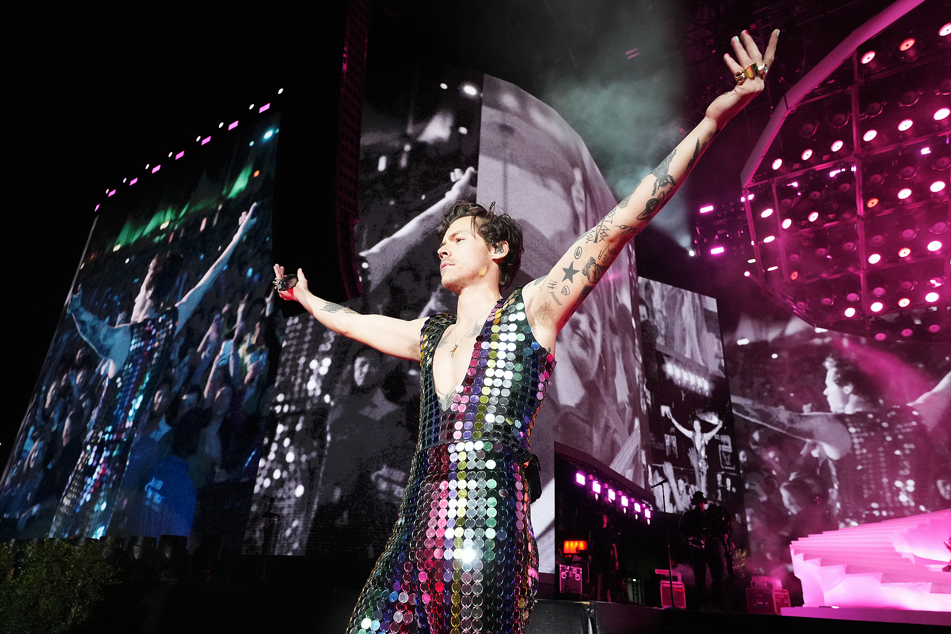'Saturday Night Live,' an album and a world tour: Harry Styles is so back