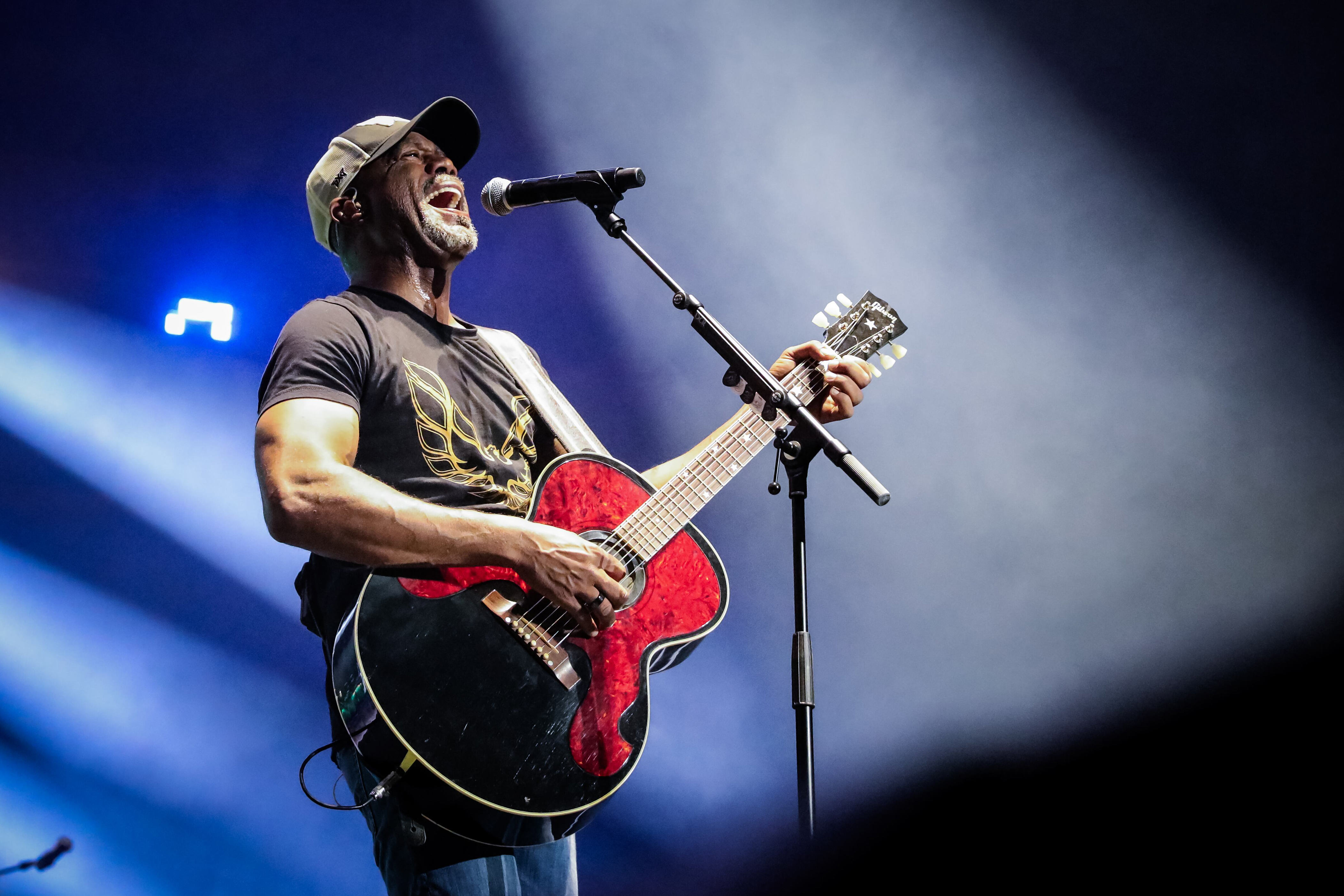 Country star Darius Rucker to make tour stop in Phoenix