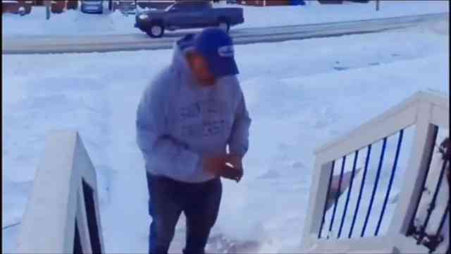 Man returns to the home of the person who helped shovel out his car to ...