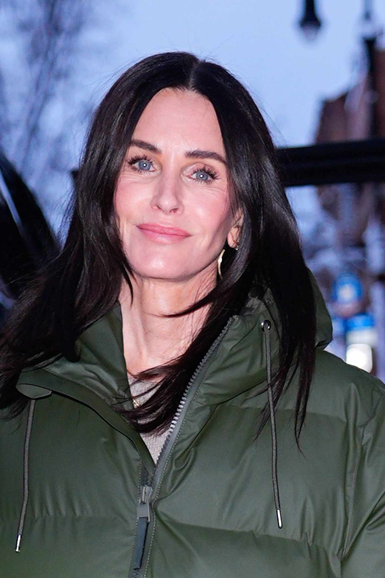 Courteney Cox made blizzard dressing chic in the '90s-coded jeans that ...