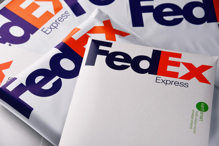 FedEx sues government over tariff refunds