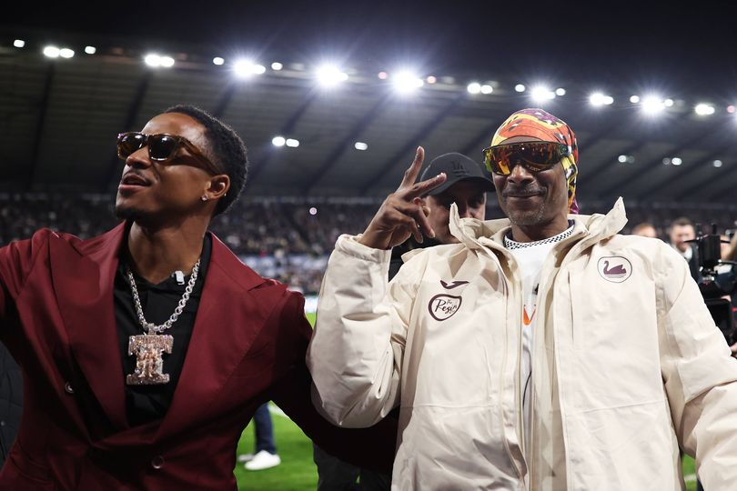 Snoop Dogg forces Swansea City warm-up to be stopped amid wild scenes ...