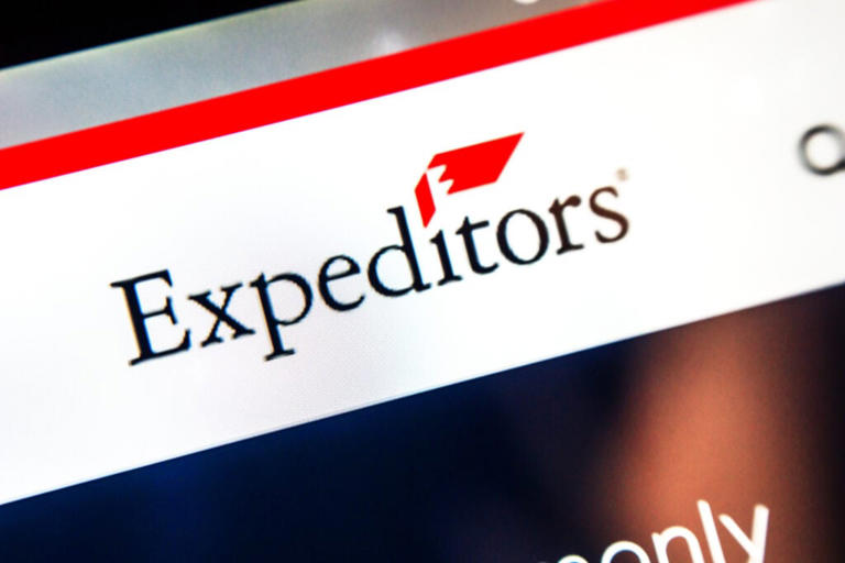 Expeditors weakens after revenue declines, ocean freight slump, margin ...
