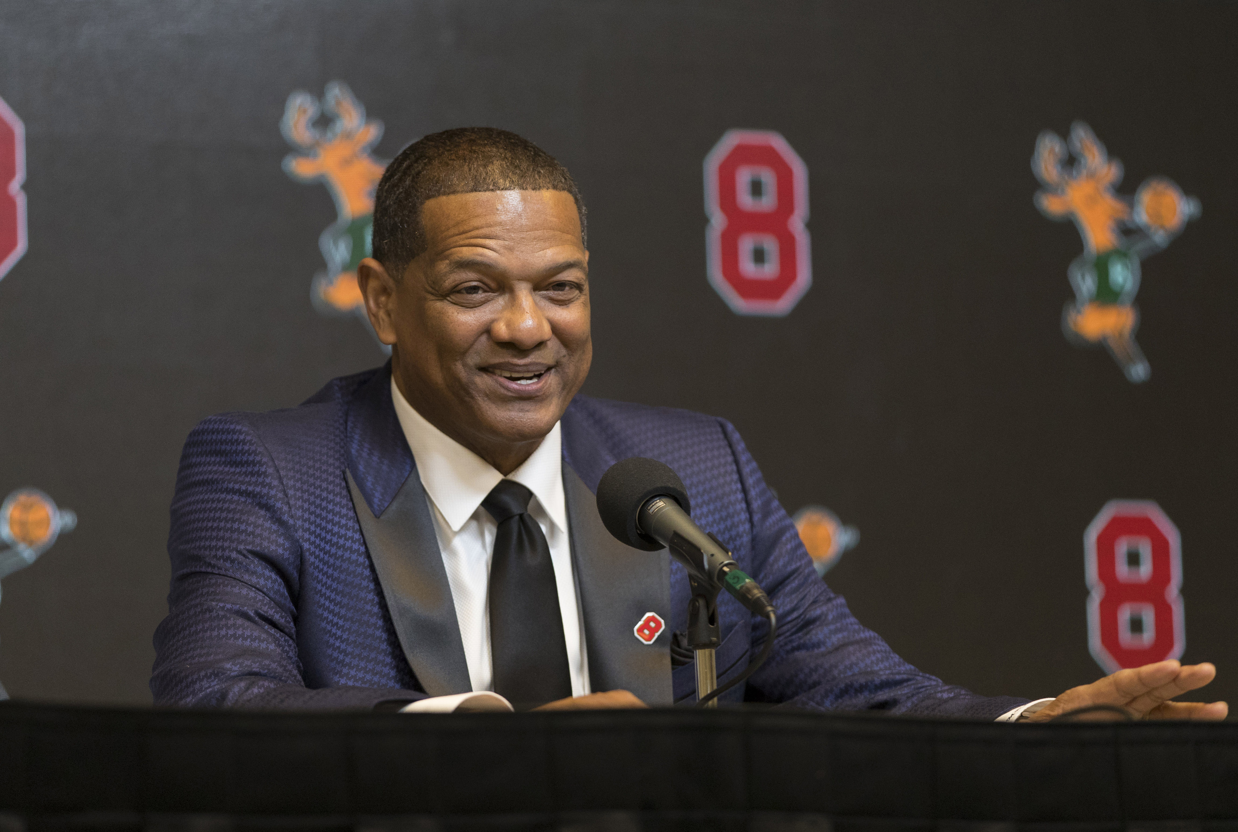 Bucks legend Marques Johnson turns heads after dunking at 70