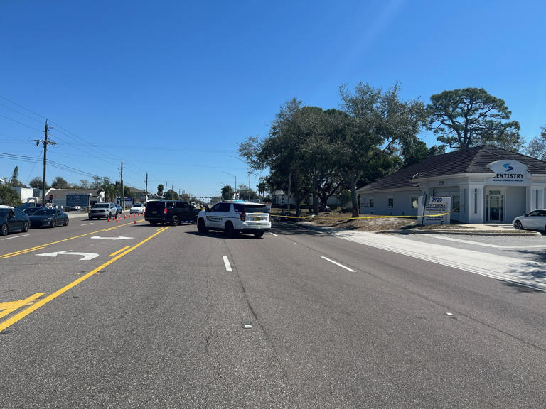 Sarasota crash shuts down part of Bee Ridge Road