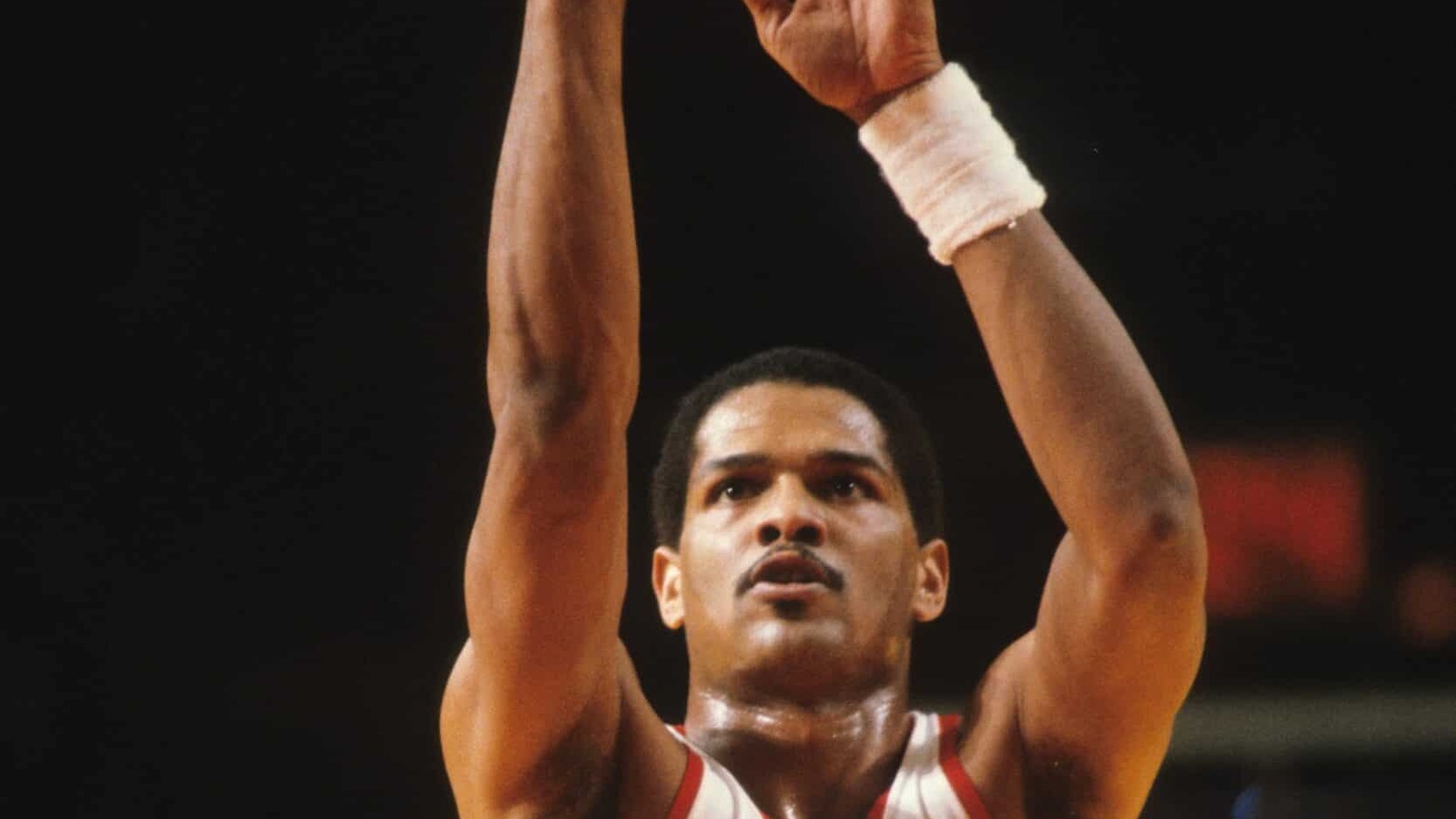 Bucks legend Marques Johnson turns heads after dunking at 70