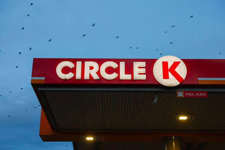 Lottery winner sued after buying victorious £9.5million ticket from his ...
