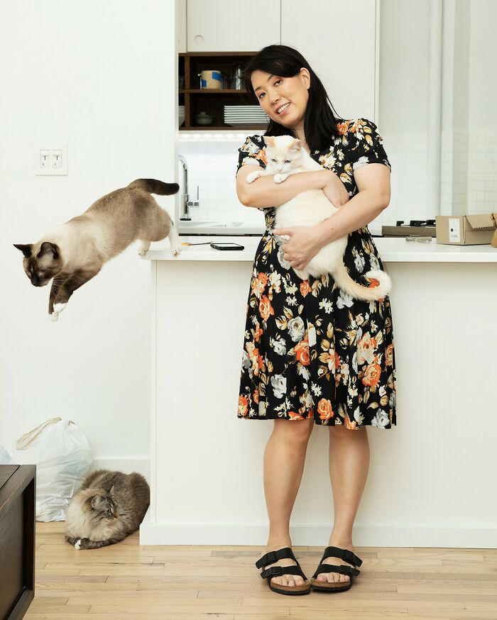 32 women and their cats breaking the ‘crazy cat lady’ stereotype ...