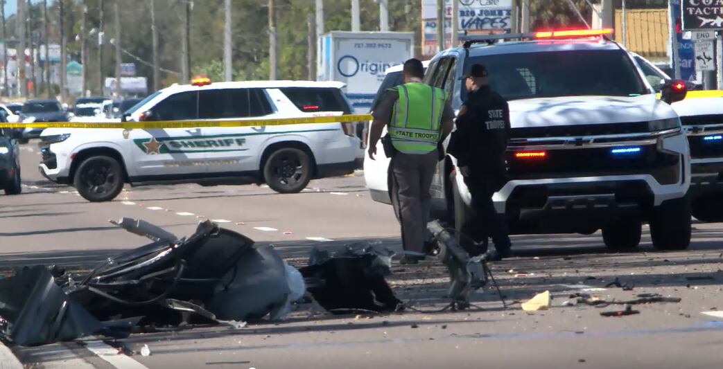 Sarasota man dies after SUV strikes trees on Bee Ridge Road