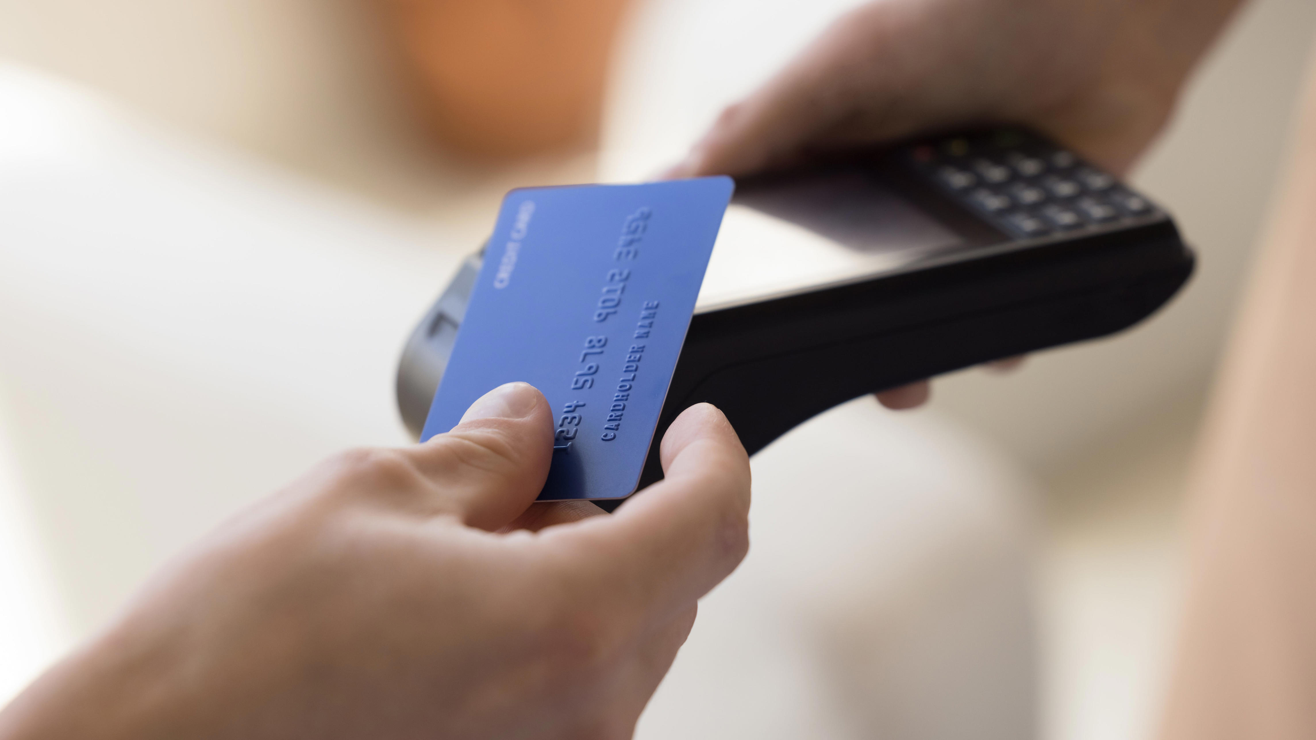 Banks vow to keep fighting ban on swipe fees