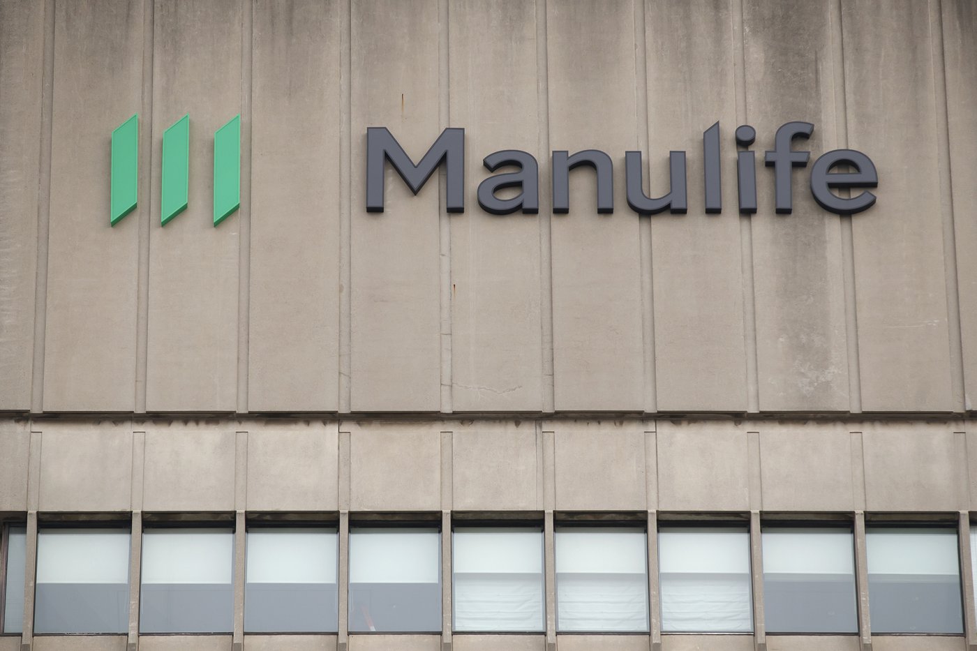 Manulife reports $1.5 billion in Q4 earnings, raises dividend by 10%