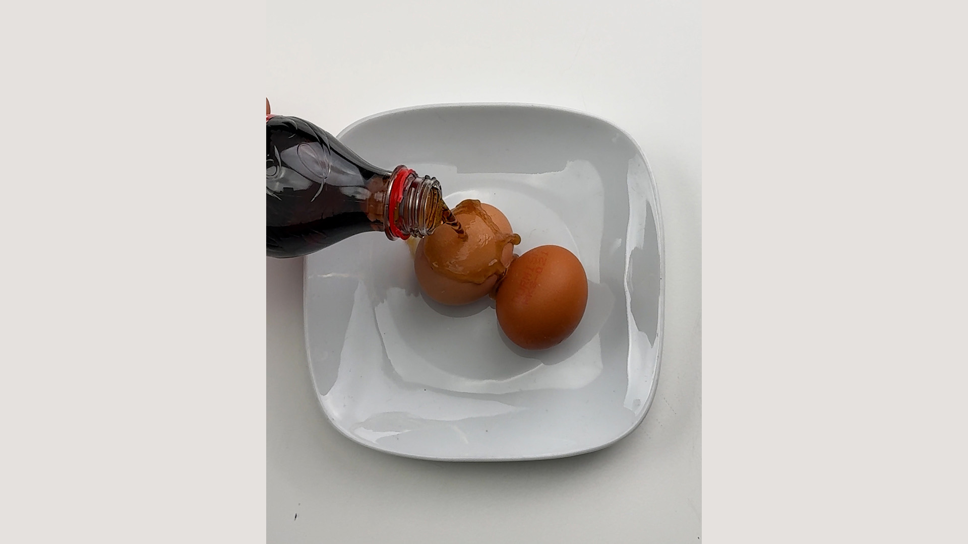 DIY rust removal with cola and egg