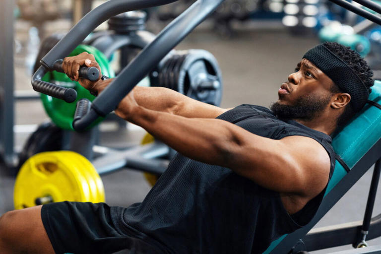 5 different types of chest press and leg press machines every gym goer ...