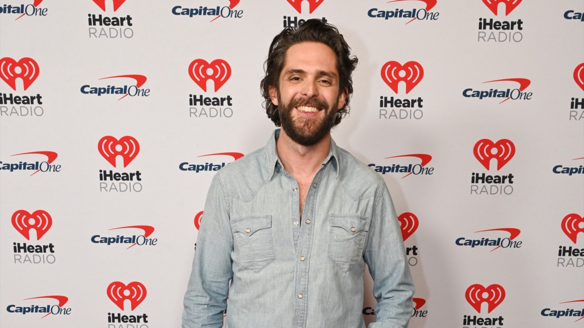 Thomas Rhett says he's kind of going deaf at age 35, has hearing aids