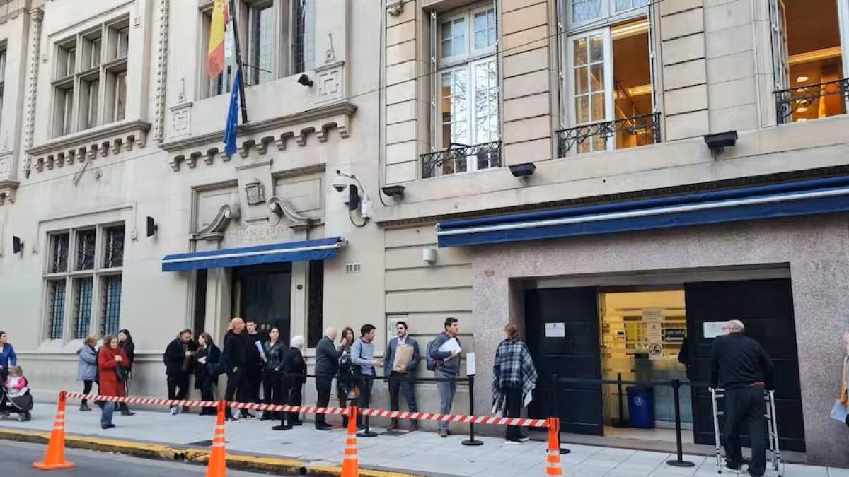 El sindicato CSIF exige reforzar los consulados y alerta de «riesgo de ...