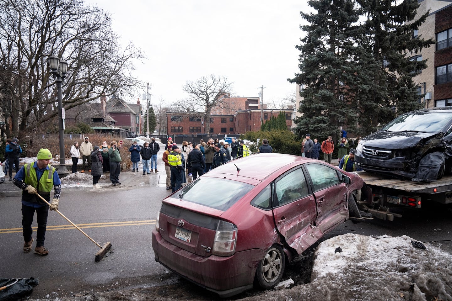 'Crazy fast' ICE chase in St. Paul ends with multi-vehicle crash ...