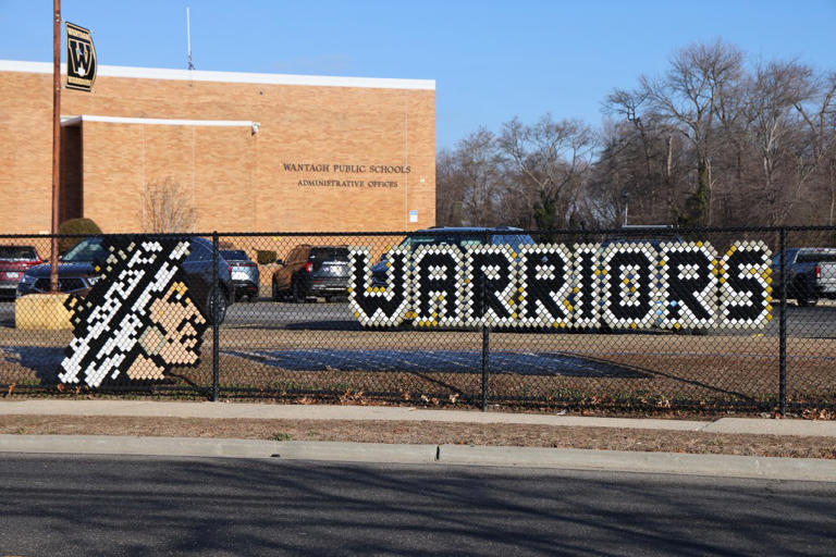 Long Island school to keep Native American-themed mascot another year ...