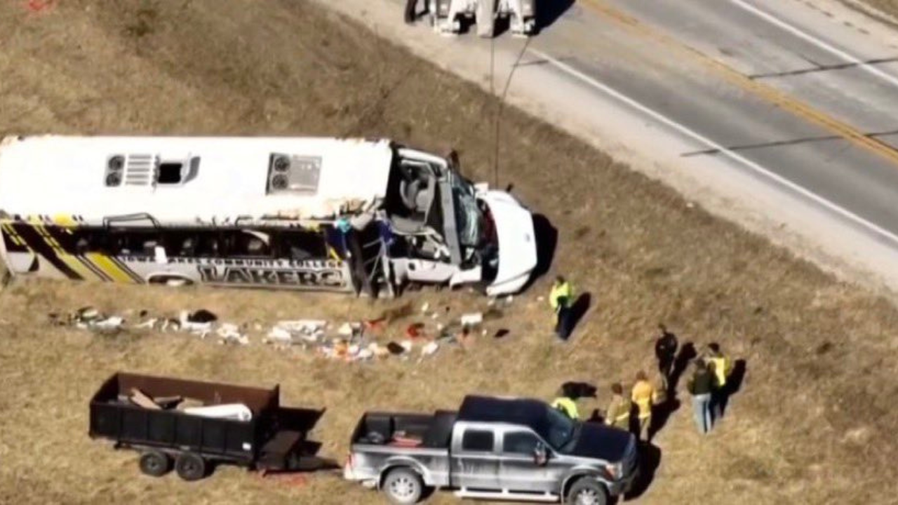 Iowa Lakes baseball bus crash: One dead, 32 injured after bus carrying ...