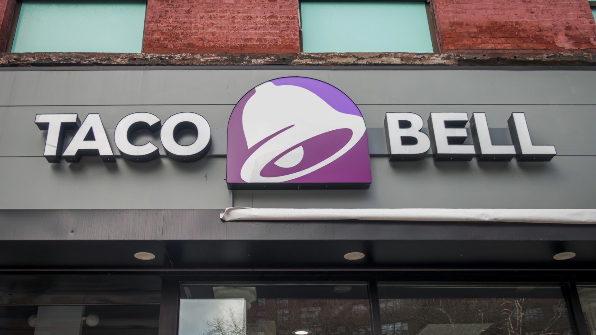 California Taco Bell workers go on strike over alleged racial abuse by ...