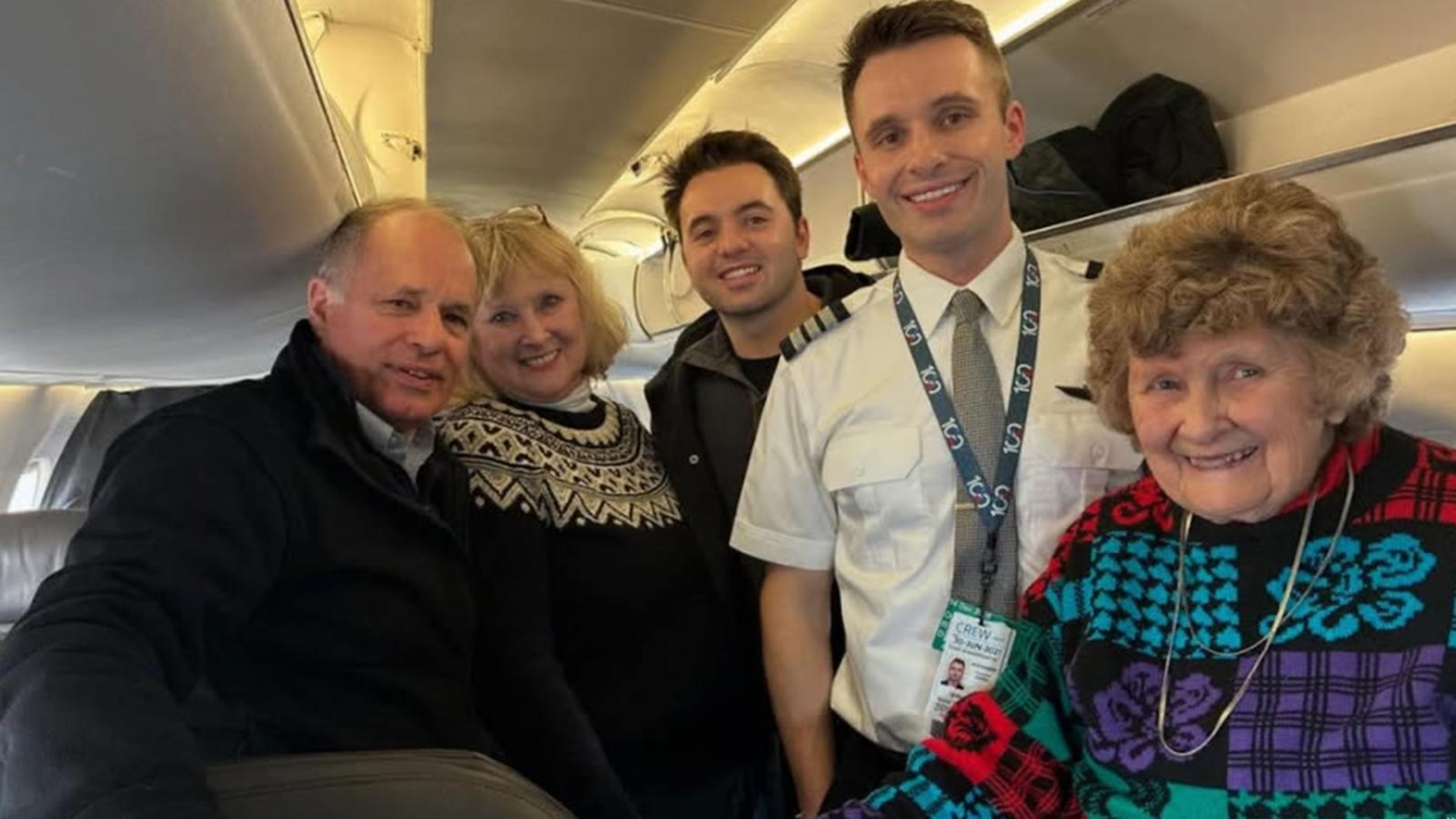 David Muir shares Wisconsin grandmother's first flight with pilot ...